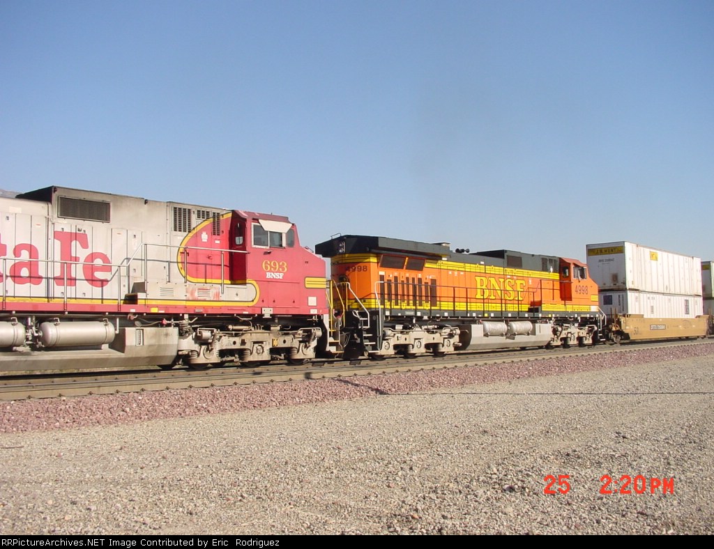 BNSF 4998
